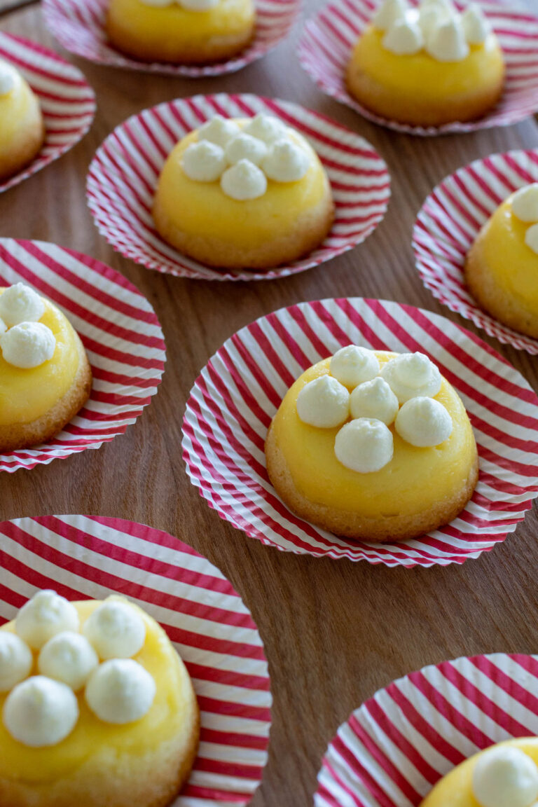 Lemon Cakes ("GoT" inspired) - LieberBacken