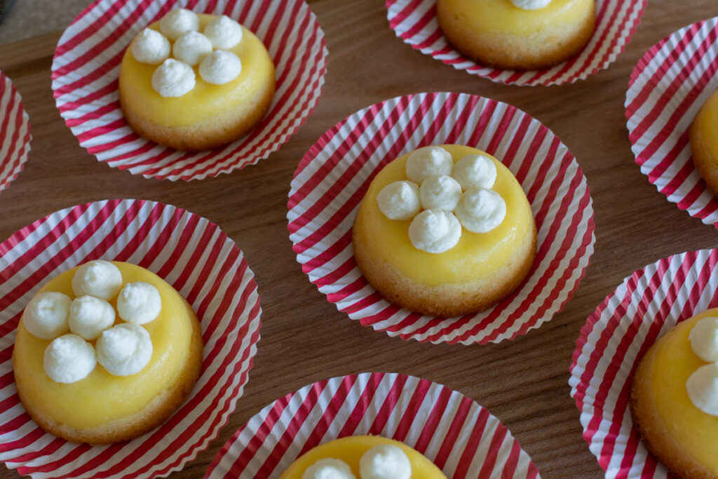 Lemon Cakes ("GoT" inspired) - LieberBacken