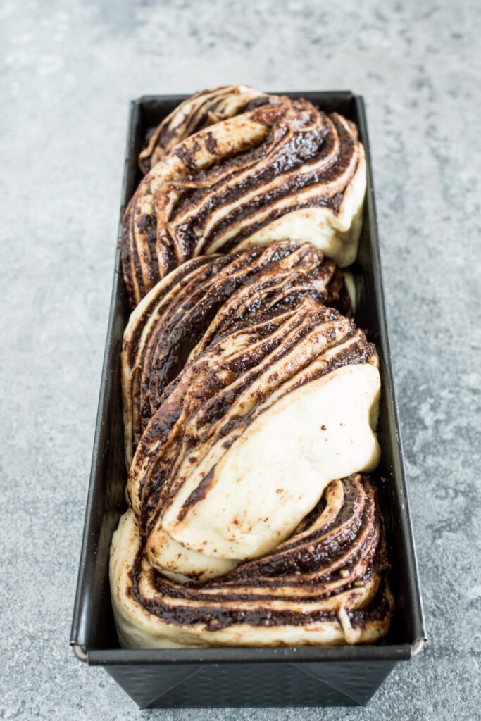 Ostergebäck: Schoko-Nuss Striezel - LieberBacken