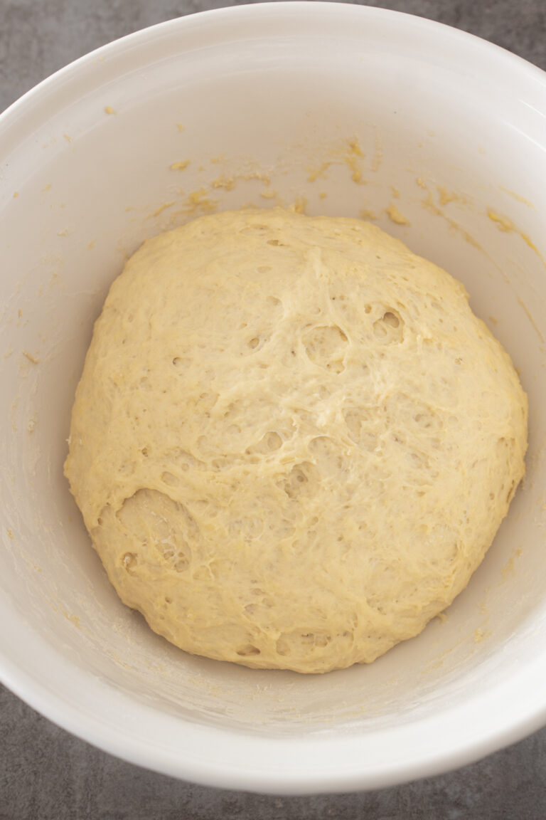 Hefeteig mit frischer Hefe - Grundrezept - LieberBacken